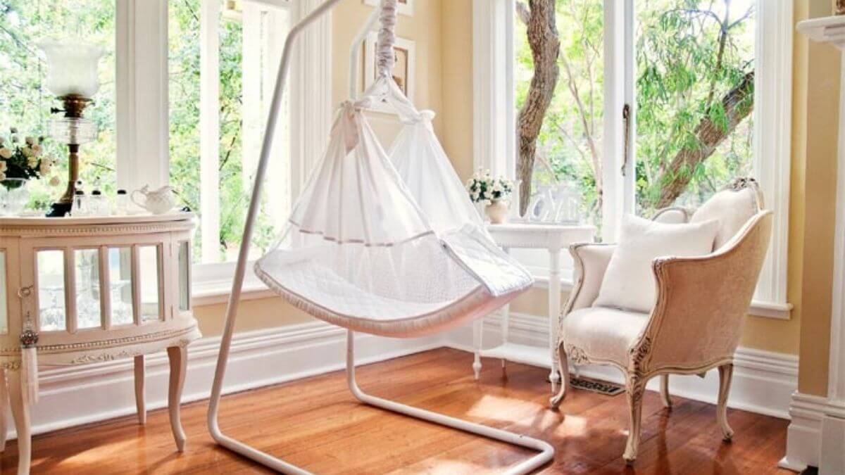 Buaian Baby - Keperluan atau Membahayakan? (5 Cara Guna dengan Selamat)