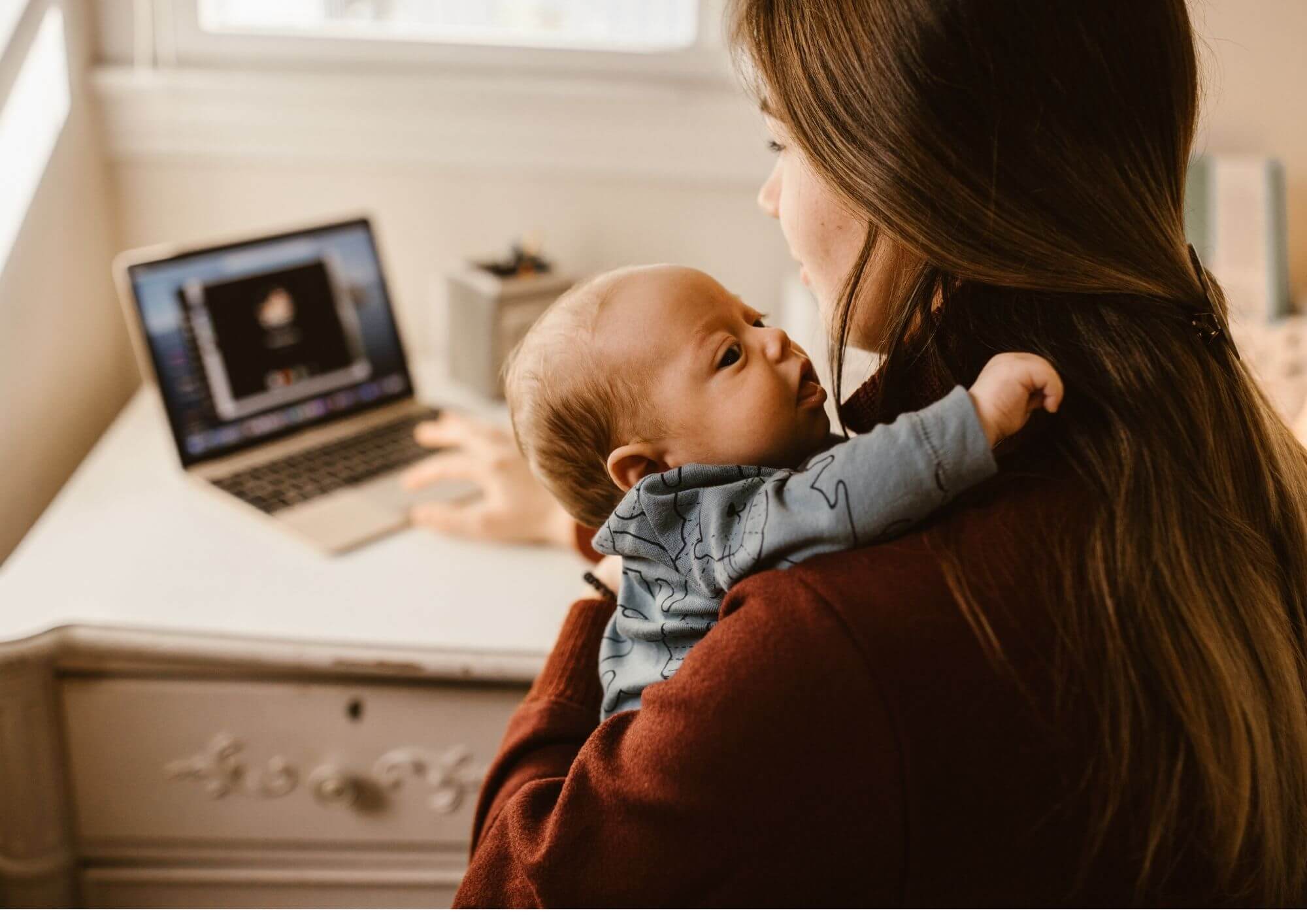 Perkembangan Bayi 2 Bulan Yang Mama Papa Harus Tahus (2025)