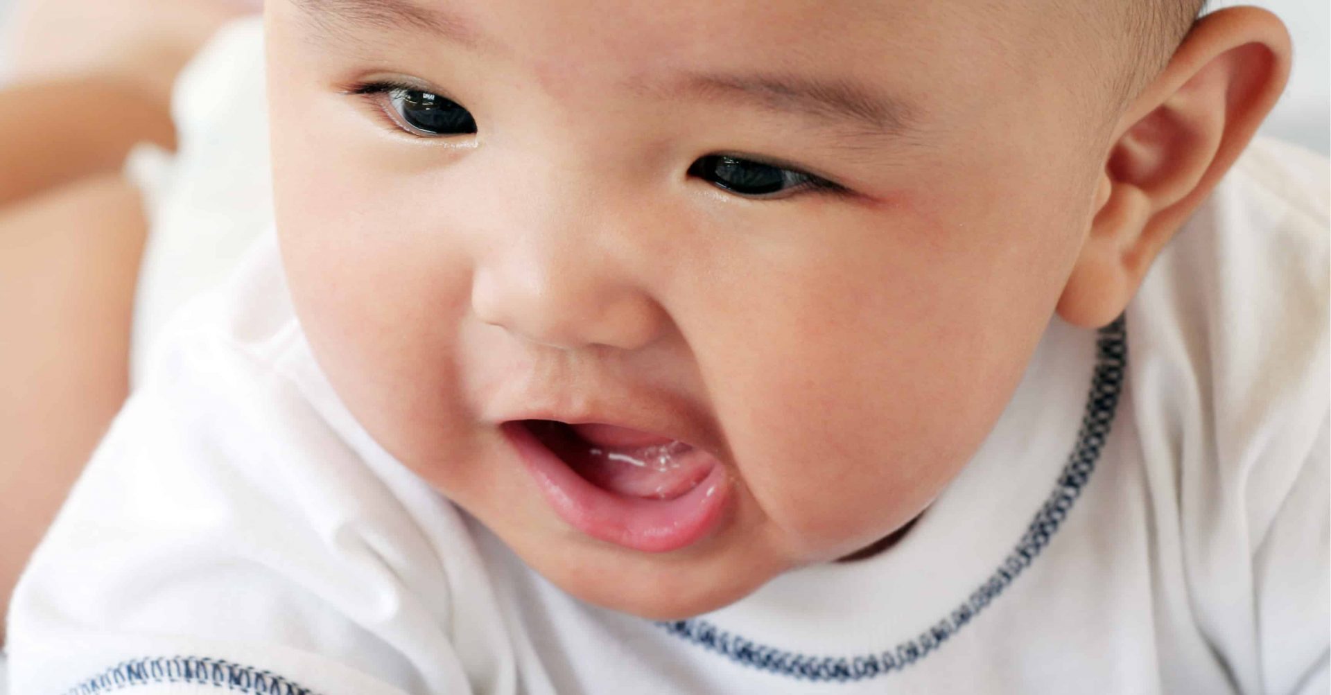 Perkembangan Bayi 4 Bulan Normal: Ciri-ciri Wajib Ada Pada Anak (2026)