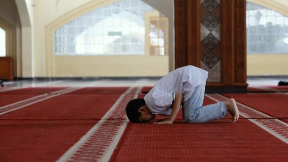 Tak Susah Pun Mama! Ini Cara Mengajar Anak Solat Berkesan (2025)