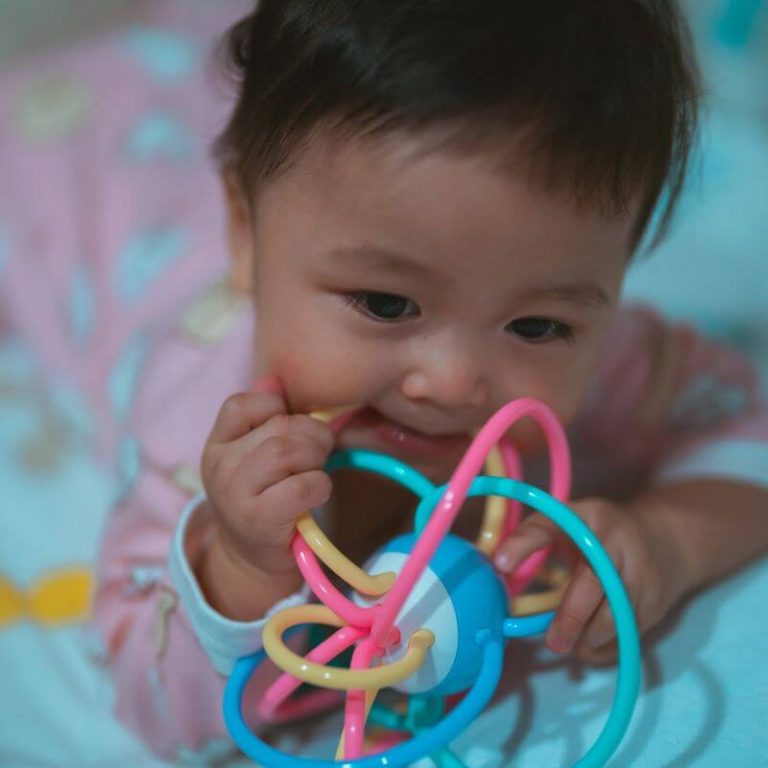 Perkembangan Bayi 6 Bulan Yang Perlu Anda Tahu (2026)