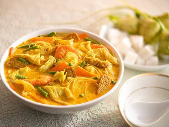 10 Juadah Hari Raya Yang WAJIB Ada Atas Meja Mama (2025)