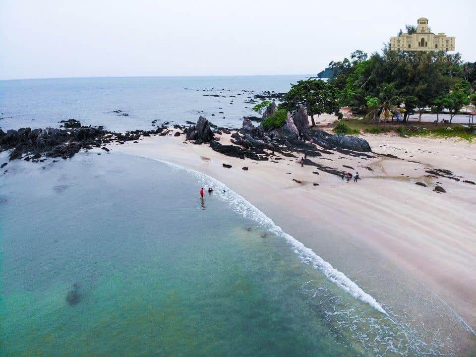 15 Pantai Terbaik di Johor Yang Sering Menjadi Tarikan Pelancong (2024)