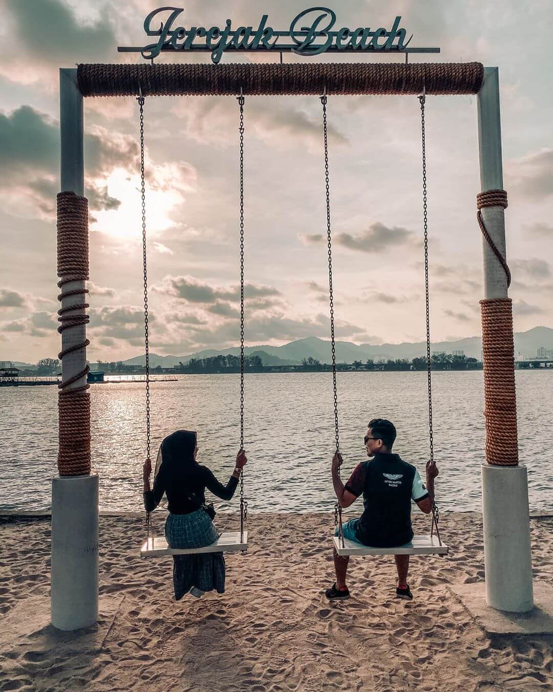 Parasailing, Hiking dan Berkelah di 9 Pantai Di Penang - 2025