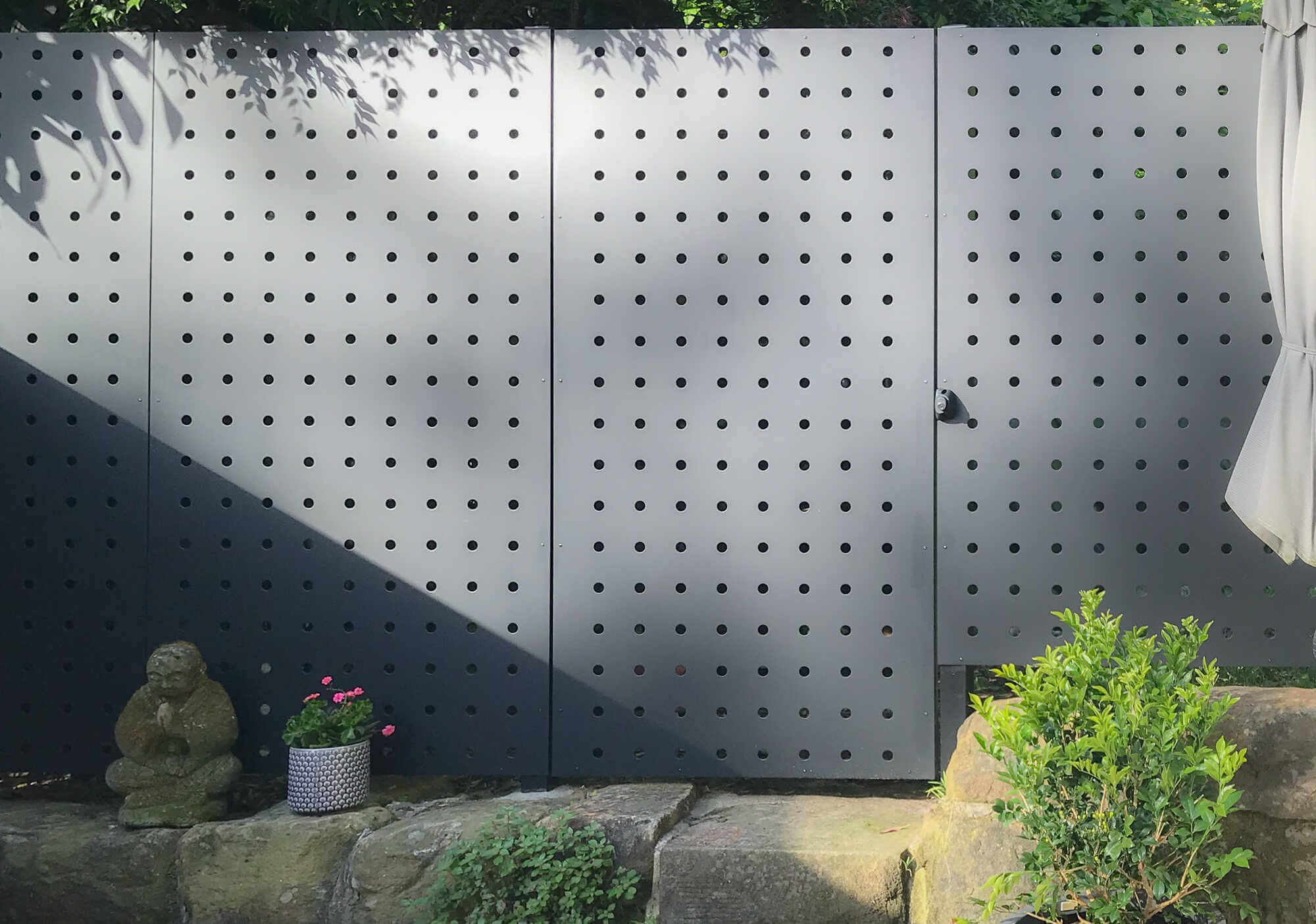 12 Jenis Pintu Pagar Rumah Yang Sesuai di Malaysia (2025)