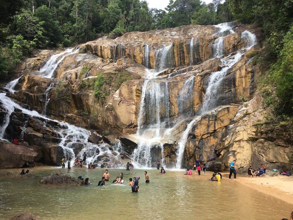 Seronoknya! 15 Air Terjun di Pahang Yang Confirm Tak Menyesal Pergi
