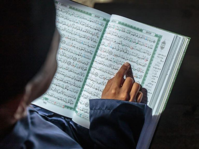 Kenali Tanda Waqaf untuk Bacaan Al-Quran yang Sempurna