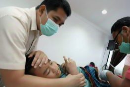 Mengapa Kita Boleh Menjangkiti Kayap Ular? Memahami "Herpes Zoster"